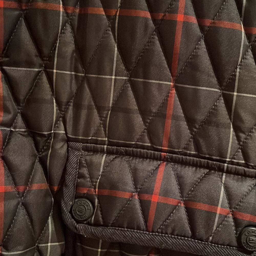 Great Plaid Puffer Jacket With Red Lining. - Gem